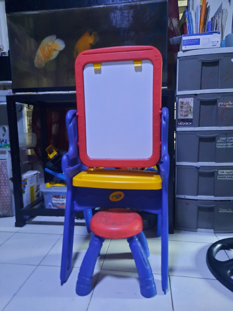 Crayola Easel white & black board with chair, Hobbies & Toys, Toys ...