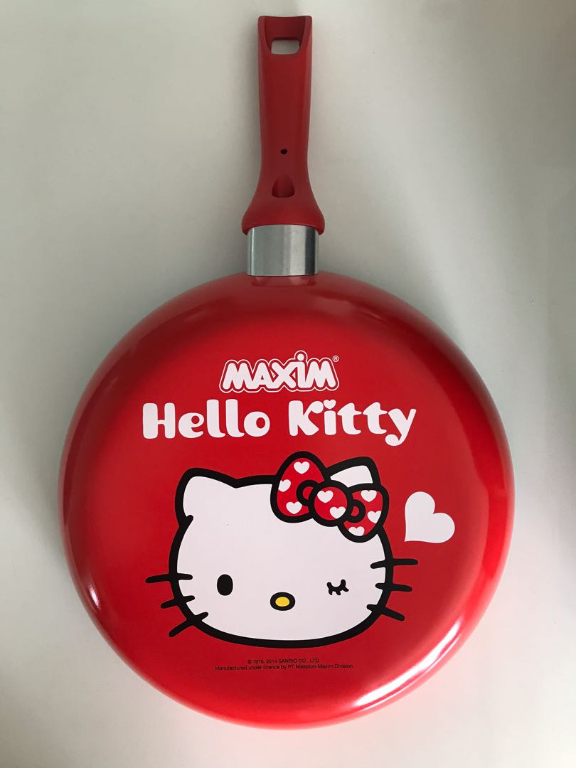 Hello Kitty frying pan, Furniture & Home Living, Kitchenware ...