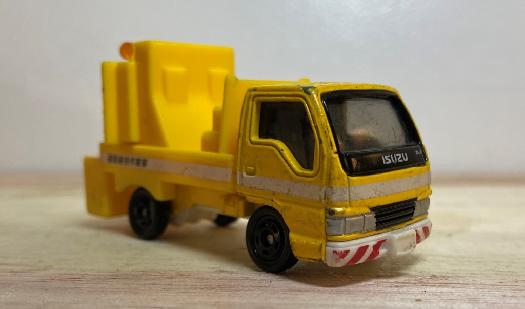 Tomica Isuzu Elf, Hobbies & Toys, Toys & Games on Carousell