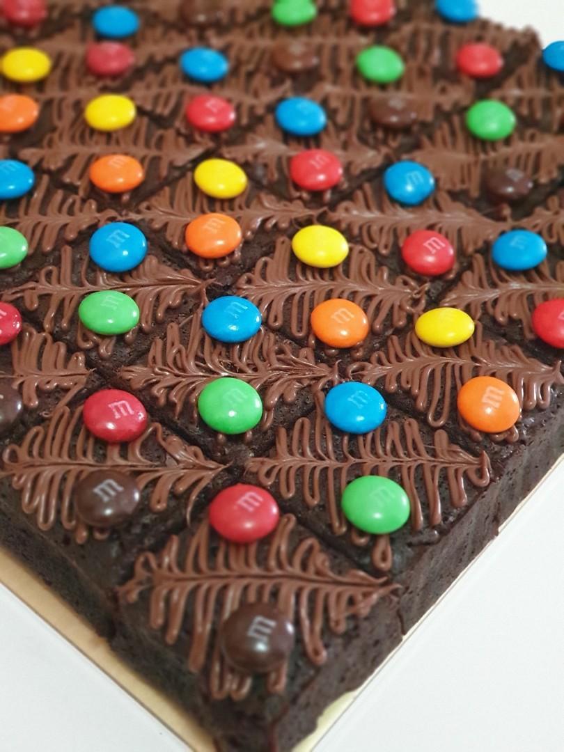 HALAL FUDGY BROWNIES, Food & Drinks, Homemade Bakes on Carousell