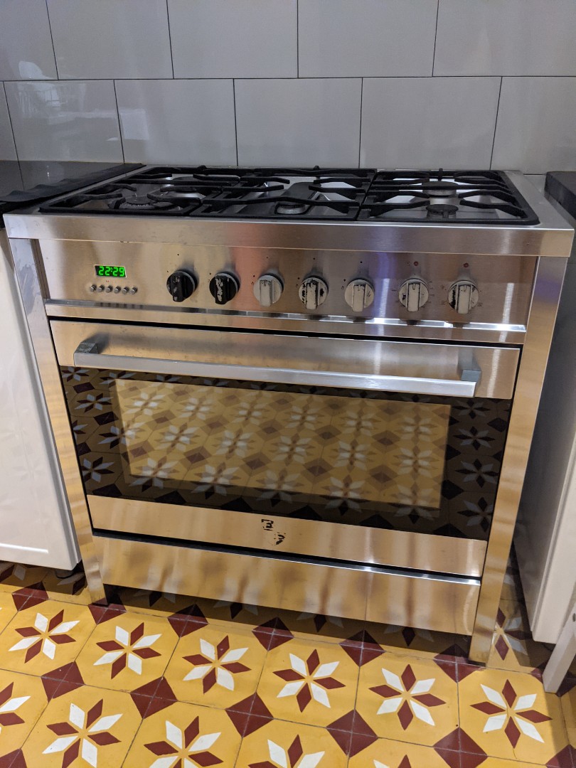 EF Bertazzoni-style Free standing Cooker + Oven, TV & Home Appliances ...