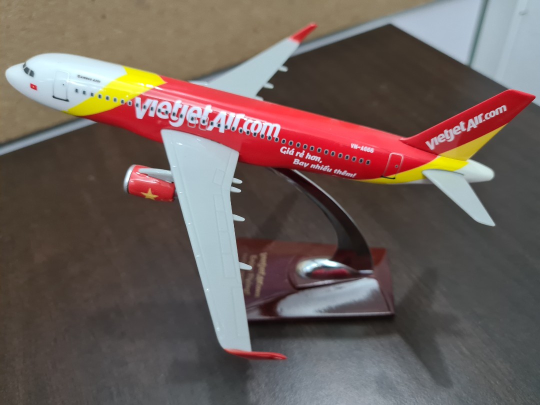 Vietjet Airplane Model A320 (Plastic), Hobbies & Toys, Memorabilia ...