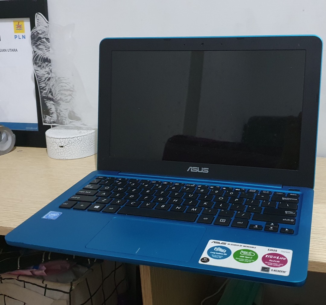 Laptop Asus E202S Metallic Blue, Elektronik, Komputer, Laptop di Carousell