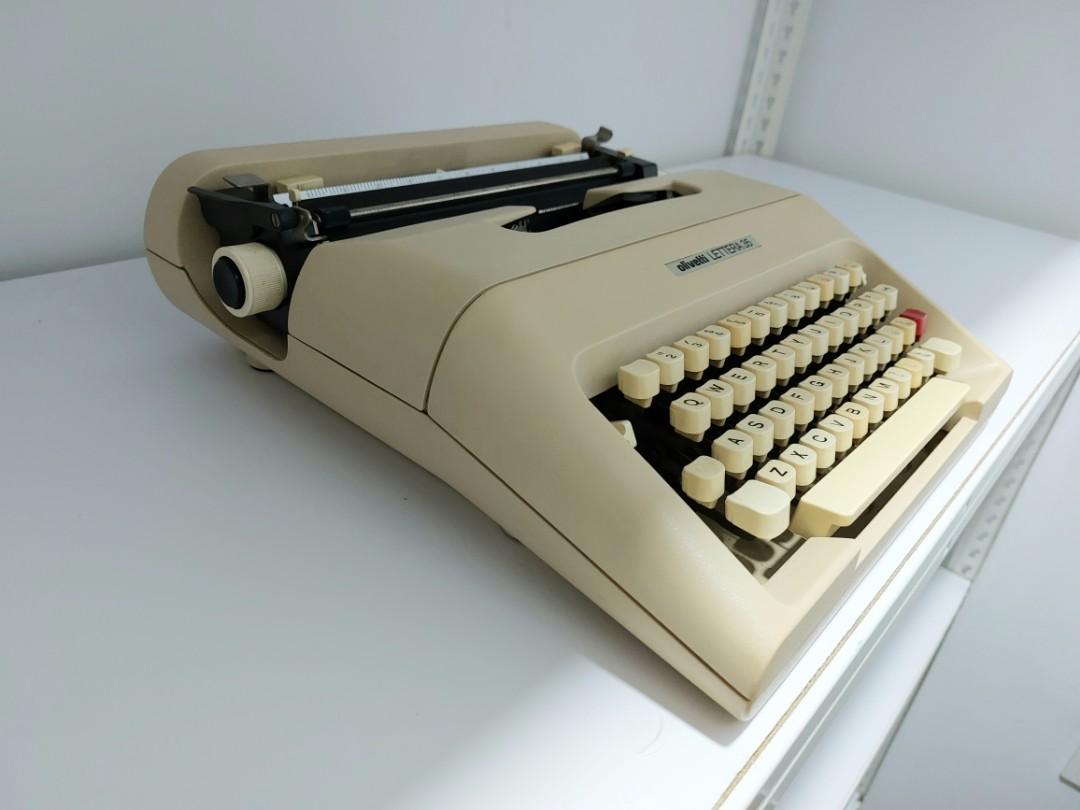 Olivetti Lettera 35 Typewriter Vintage Retro, Hobbies & Toys ...