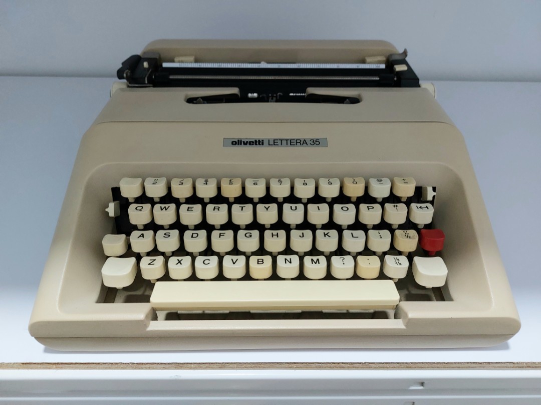 Olivetti Lettera 35 Typewriter Vintage Retro, Hobbies & Toys ...