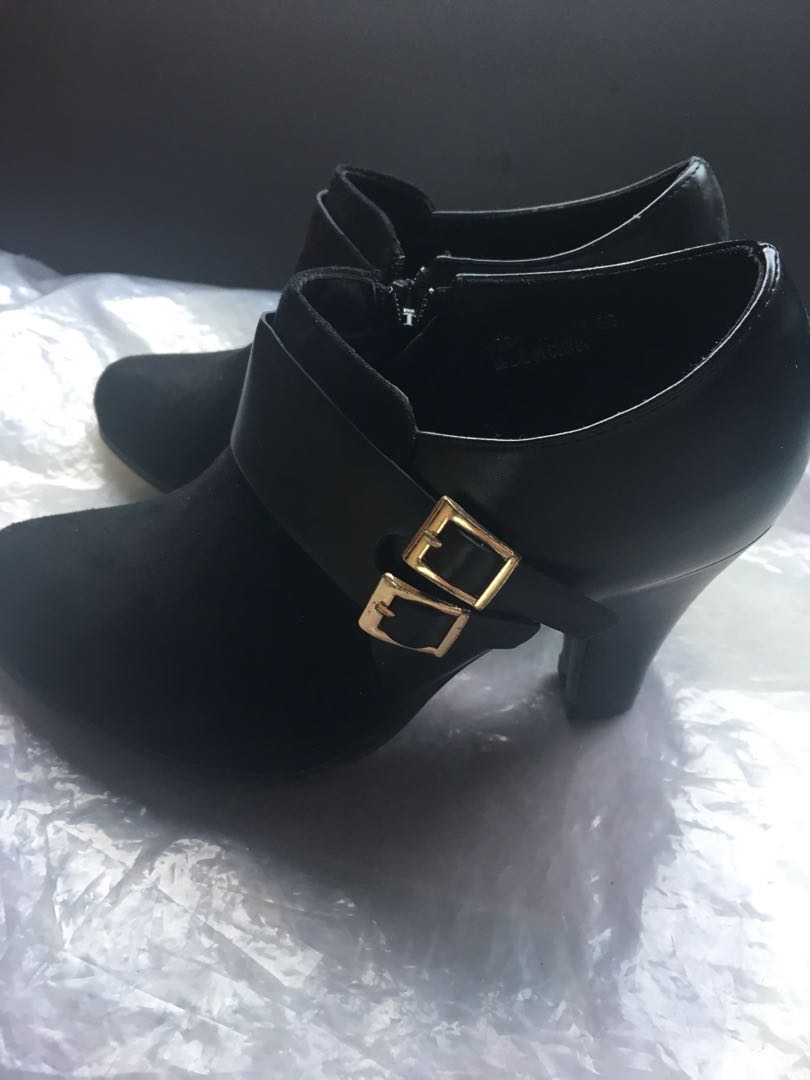 Sepatu booth heels, Fesyen Wanita, Sepatu di Carousell