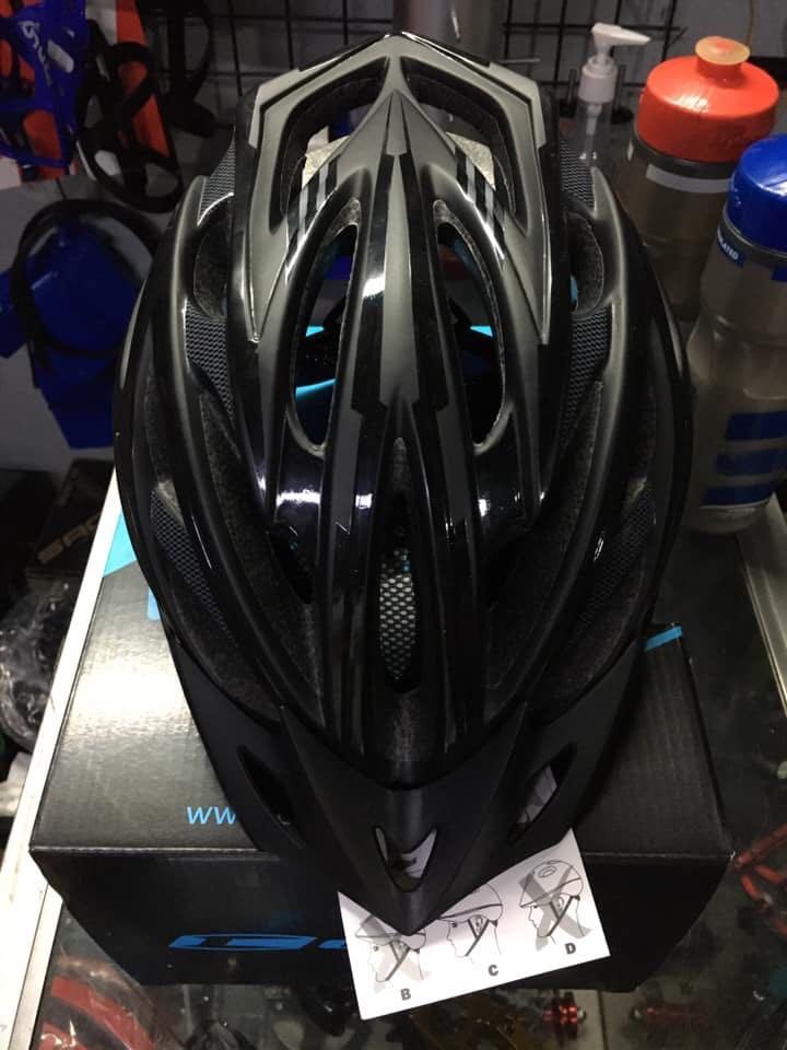 SOLD OUT-COLE Helmet with rear light for MTB and RB, Sports Equipment ...