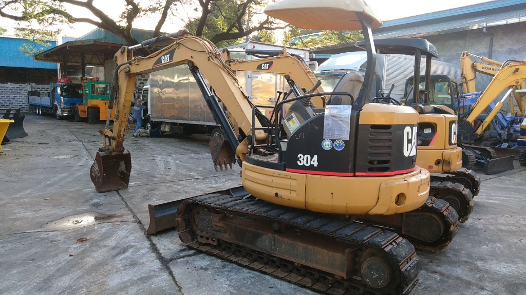 mini backhoe cat 304CR japan surplus, Special Vehicles, Heavy Vehicles ...