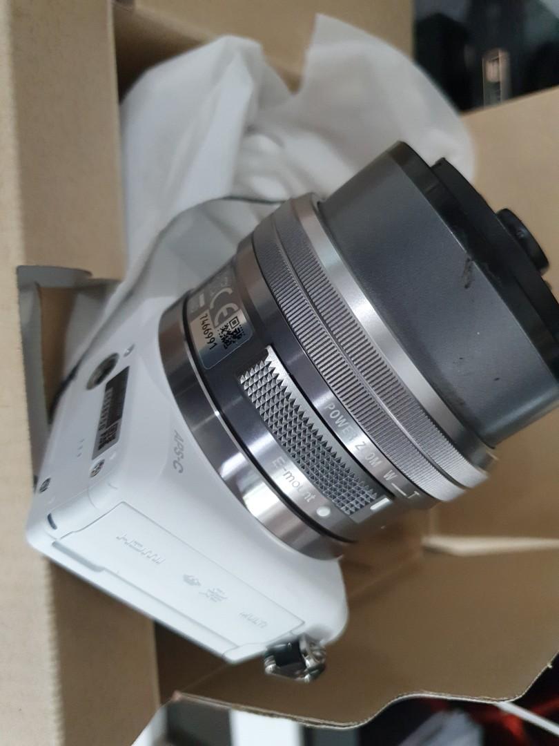 Spoilt alpha 5000 sony camera, Photography, Cameras on Carousell