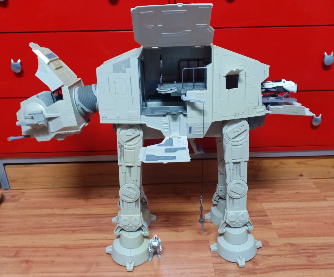 Star Wars Hasbro AT-AT (Hoth Version) ATAT, Hobbies & Toys ...