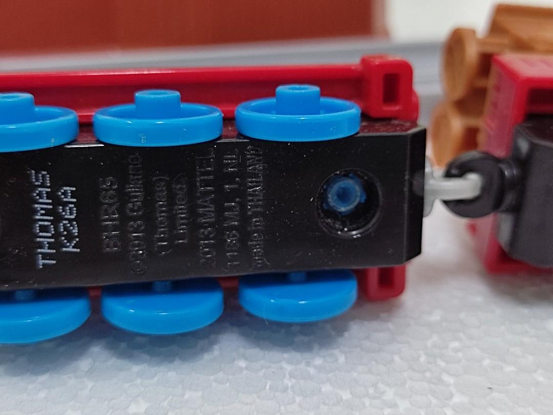 Thomas & Friends Collectible Railway Reg and The Scrapyard Play set ...