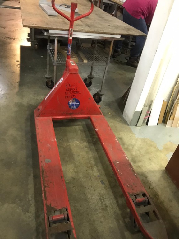 Hand Pallet Jet Lifter Jack, Everything Else on Carousell