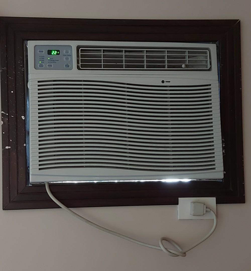 Slightly used 2HP Window type aircon with remote control (Non inverter ...