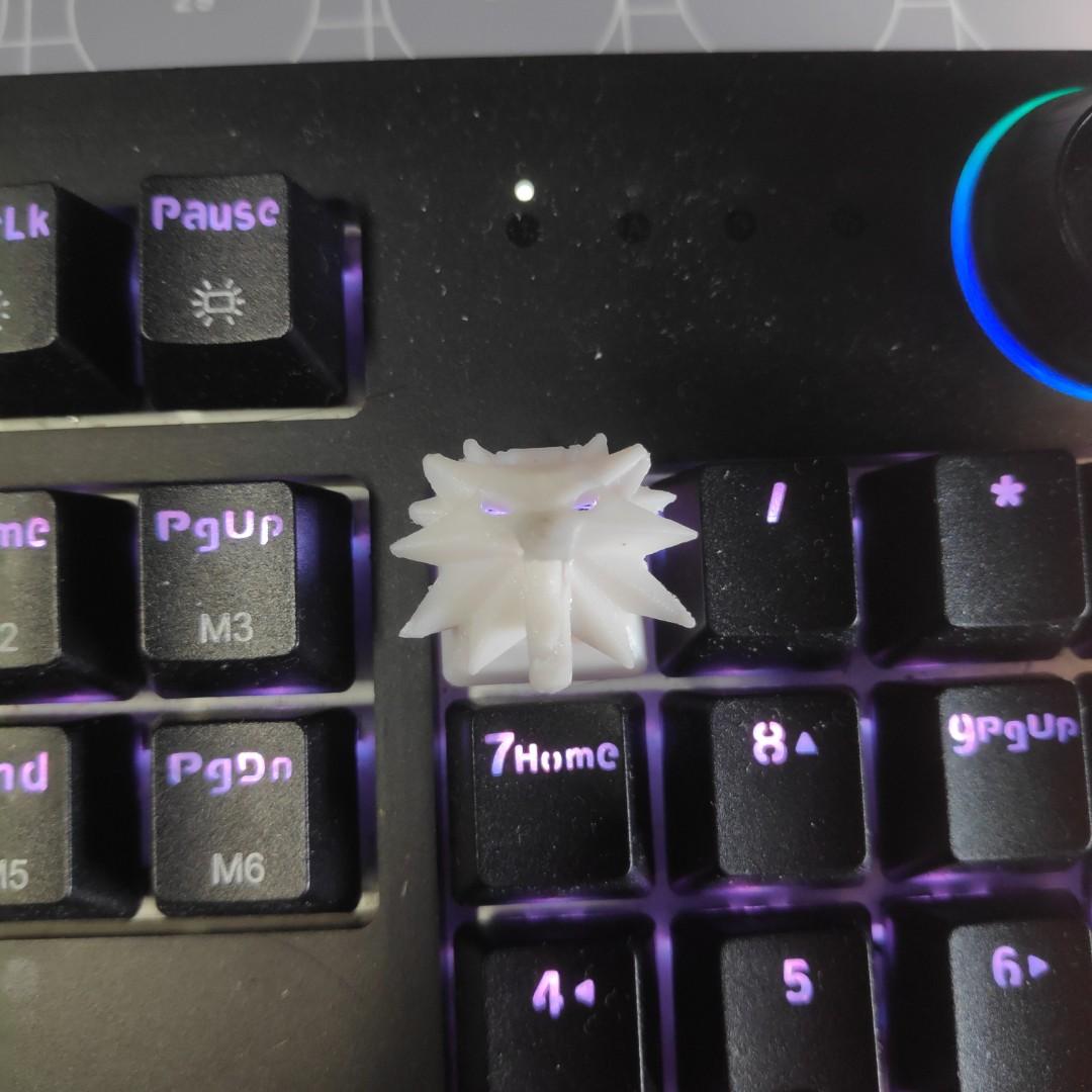 [SG INSTOCK] Witcher's medallion / Witcher 3 keycaps, Computers & Tech ...