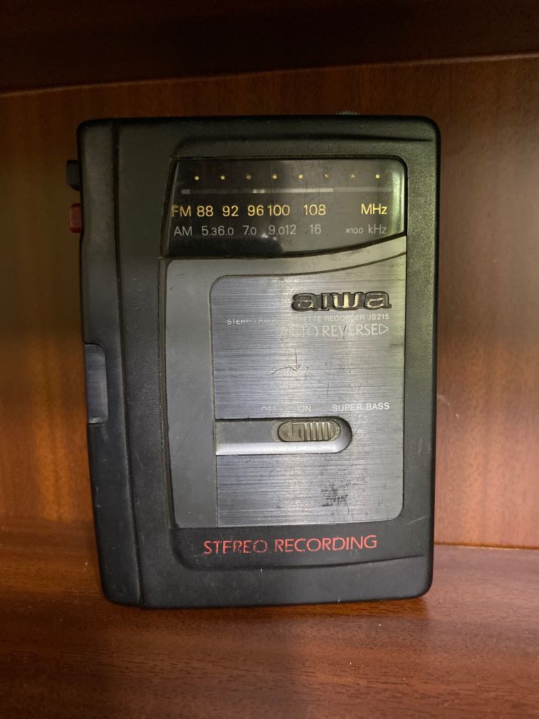 Awai錄音卡式walkman, 傢俬＆家居, 家居裝飾, 時鐘 - Carousell