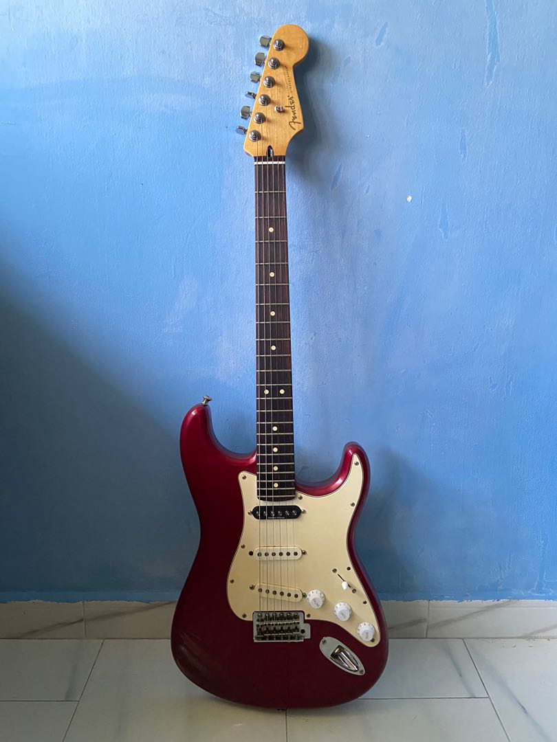Fender Stratocaster, Hobbies & Toys, Music & Media, Musical Instruments ...