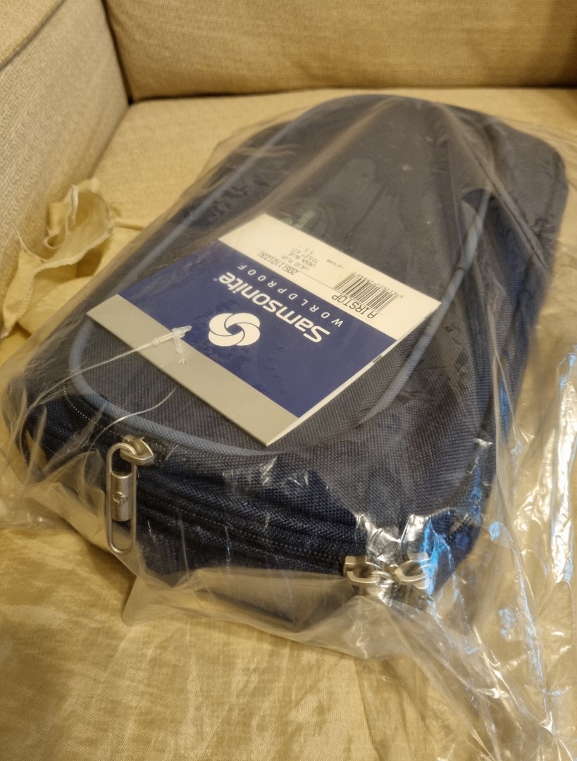 Samsonite Worldproof Toiletry Bag, Luxury, Bags & Wallets on Carousell
