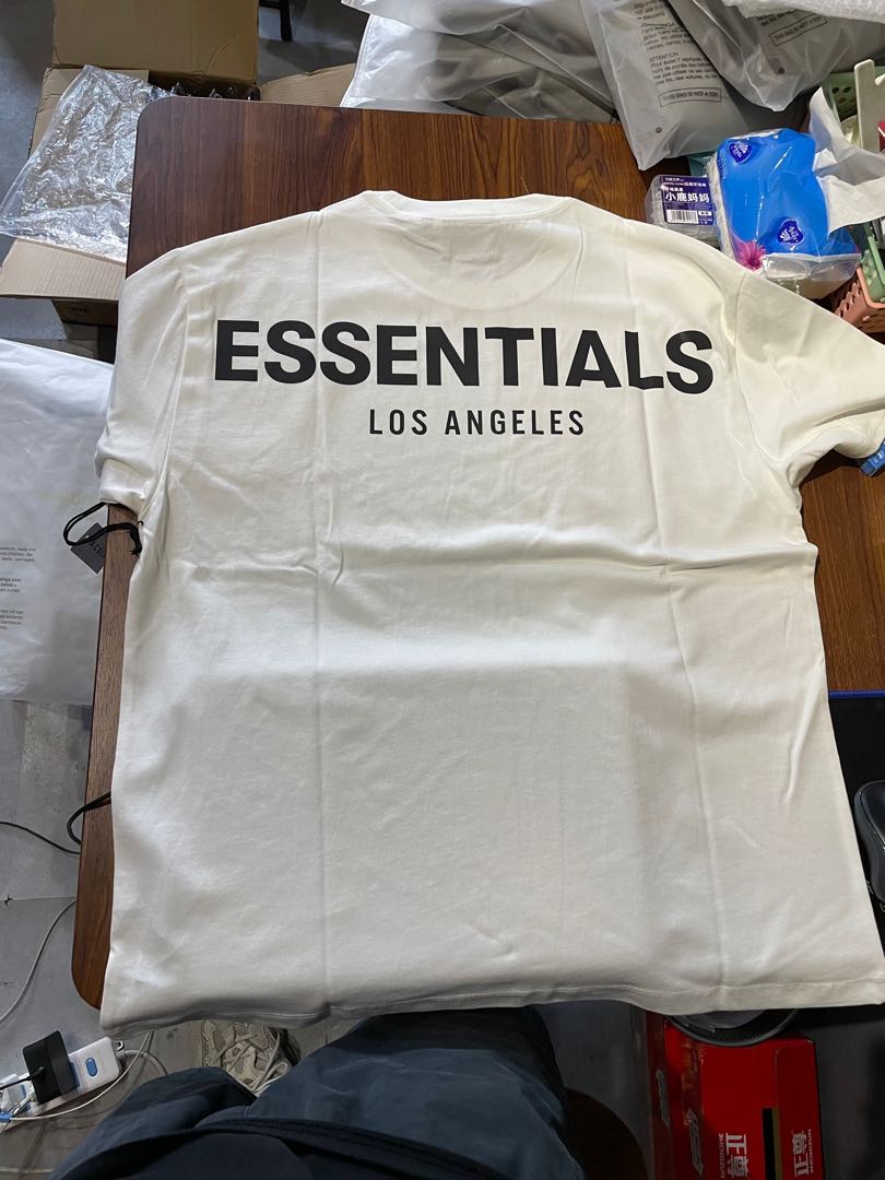 Fear of God Essentials Los Angeles 3M Boxy T-shirt White, 男裝, 上身及套裝, T ...