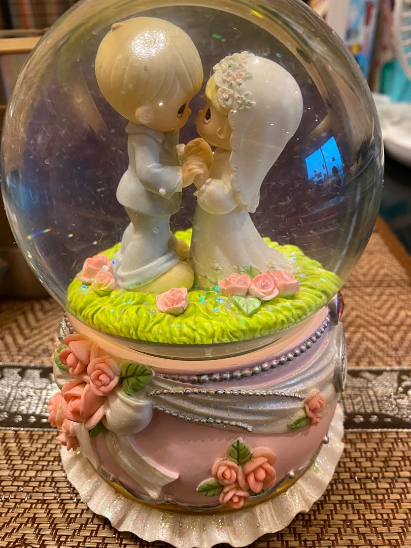 Precious moments wedding gift, 其他, 其他 - Carousell