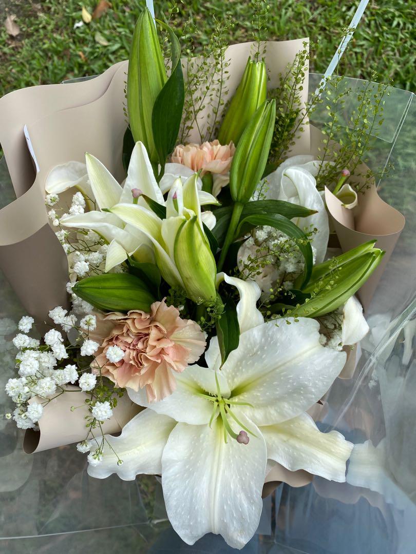 Lily bouquet fresh flowers jurong delivery, Hobbies & Toys, Stationery ...