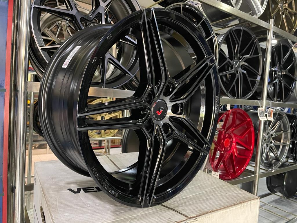 VR WHEELS VR2240 18" Rims, Car Accessories, Tyres & Rims on Carousell