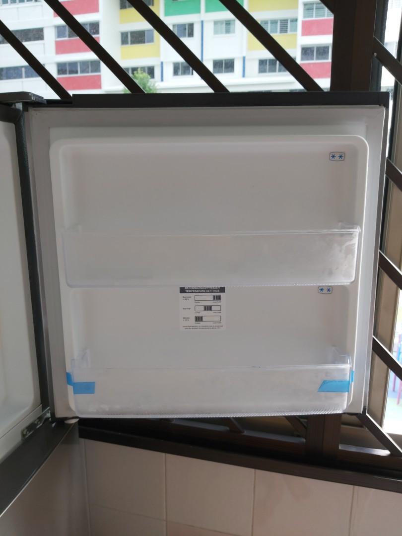 Electrolux 2-Door Fridge 256L (ETB2802H-A), TV & Home Appliances, Kitchen Appliances ...