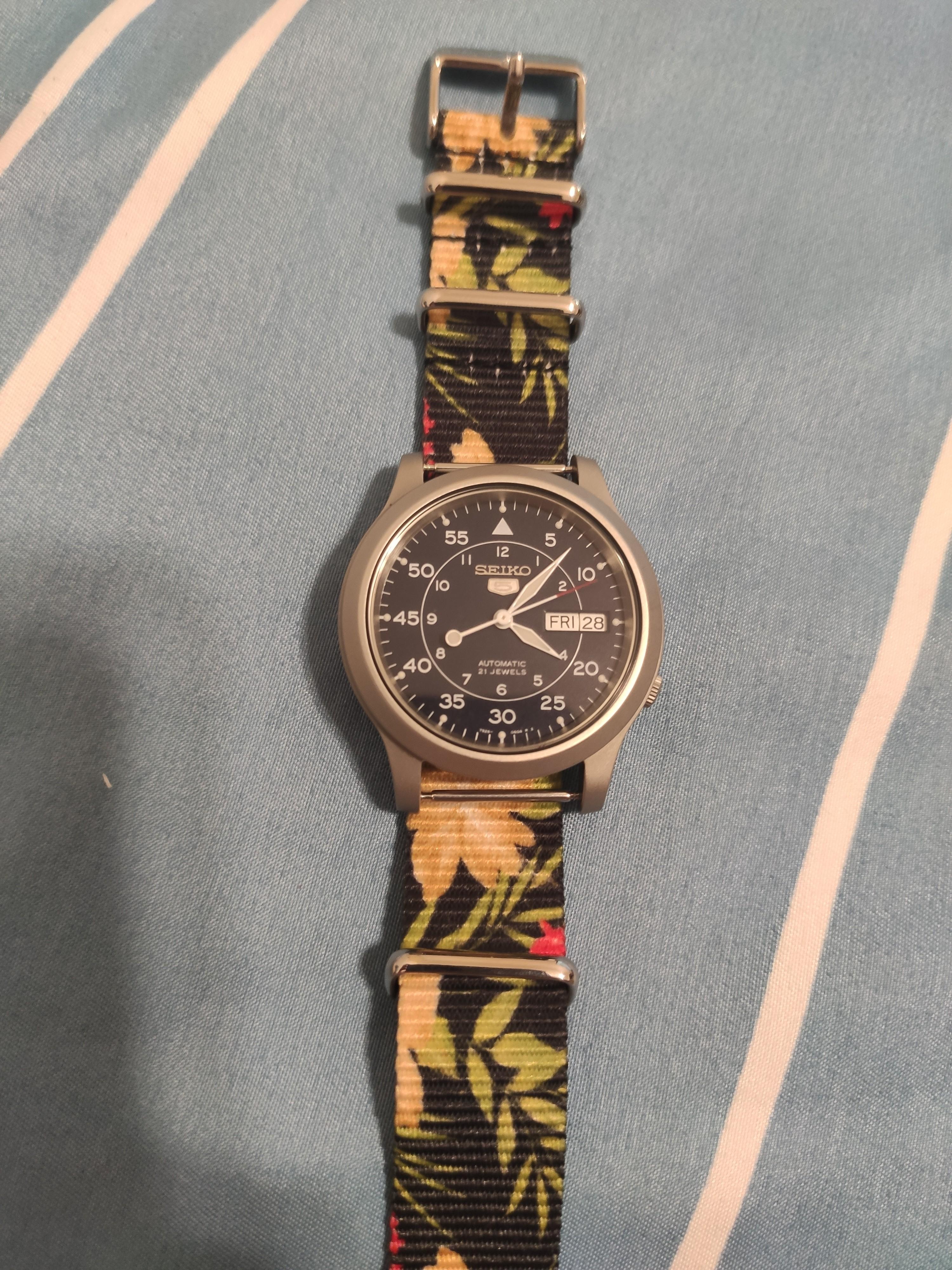 Seiko 5 SNK807 + 1 Strap of choice (see third photo), Mobile Phones ...