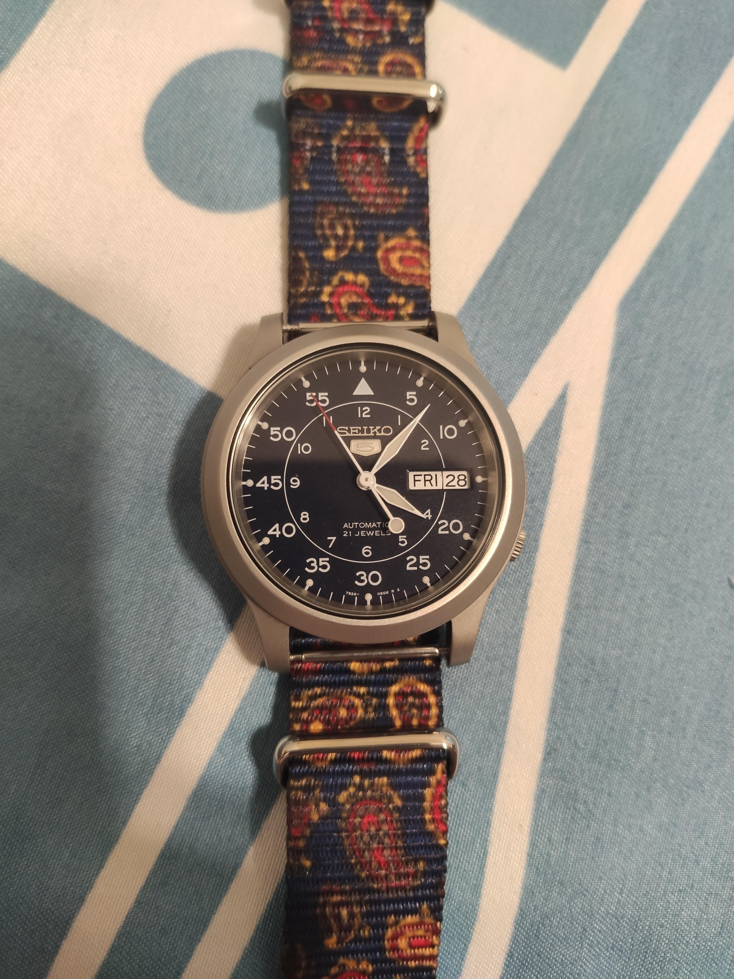 Seiko 5 SNK807 + 1 Strap of choice (see third photo), Mobile Phones ...