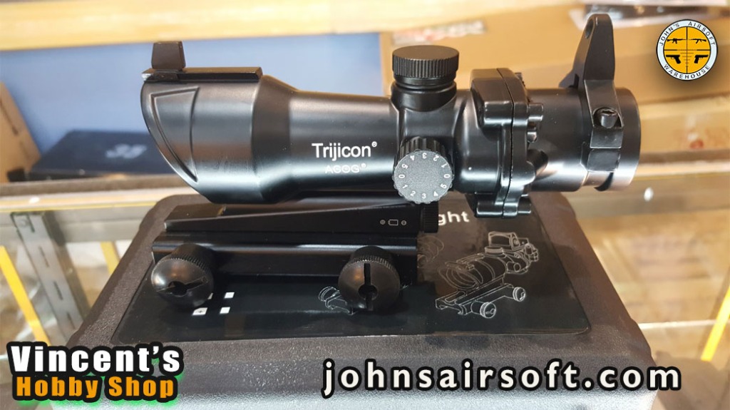 TRIJICON ACOG D5 W/ HARD CASE, Sports Equipment, Other Sports Equipment ...