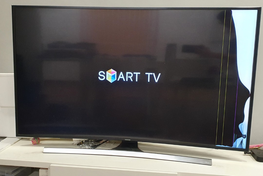 Samsung 55" curved screen TV (cracked screen), TV & Home Appliances, TV ...