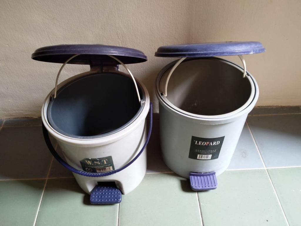 Step on Dustbin with internal pail, Furniture & Home Living, Cleaning ...