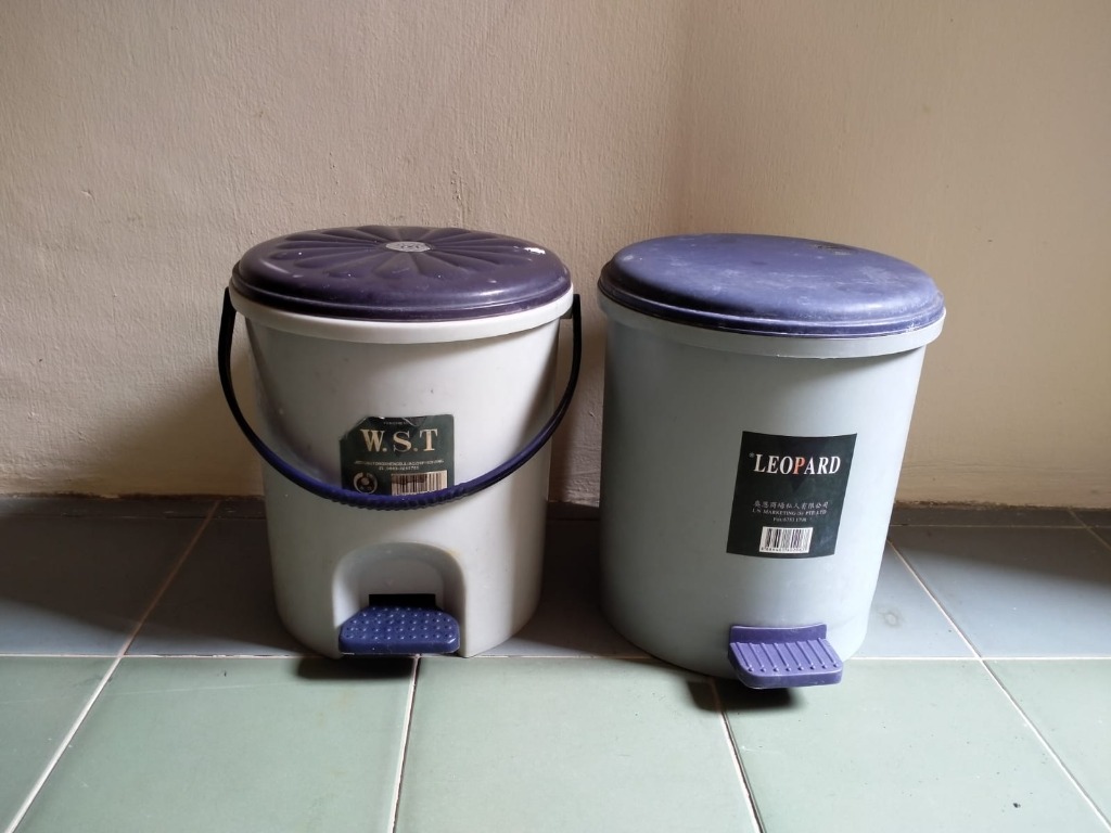 Step on Dustbin with internal pail, Furniture & Home Living, Cleaning ...