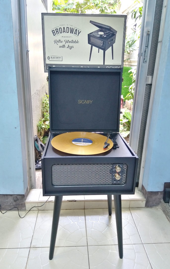 SIGNIFY Retro Classic Design Wooden Turntable with Legs and Bluetooth ...