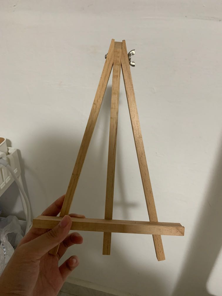 Daiso mini easels, Hobbies & Toys, Stationery & Craft, Occasions ...