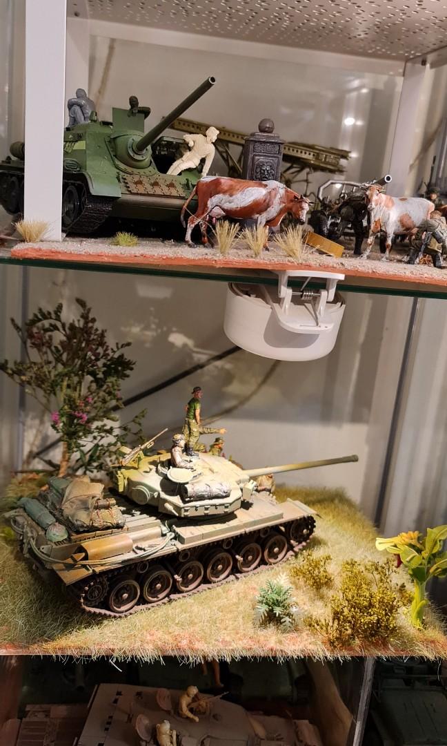 Display case 1/35 scale miniature model diorama female soldiers house ...