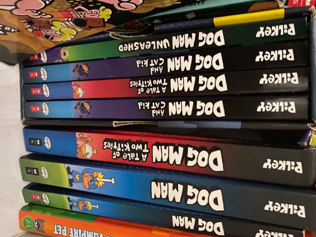 Dog man box set 7, 興趣及遊戲, 書本 & 文具, 小朋友書 - Carousell