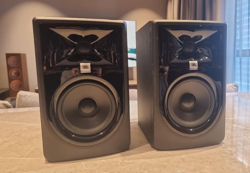 JBL LSR305 MKII, Audio, Soundbars, Speakers & Amplifiers on Carousell