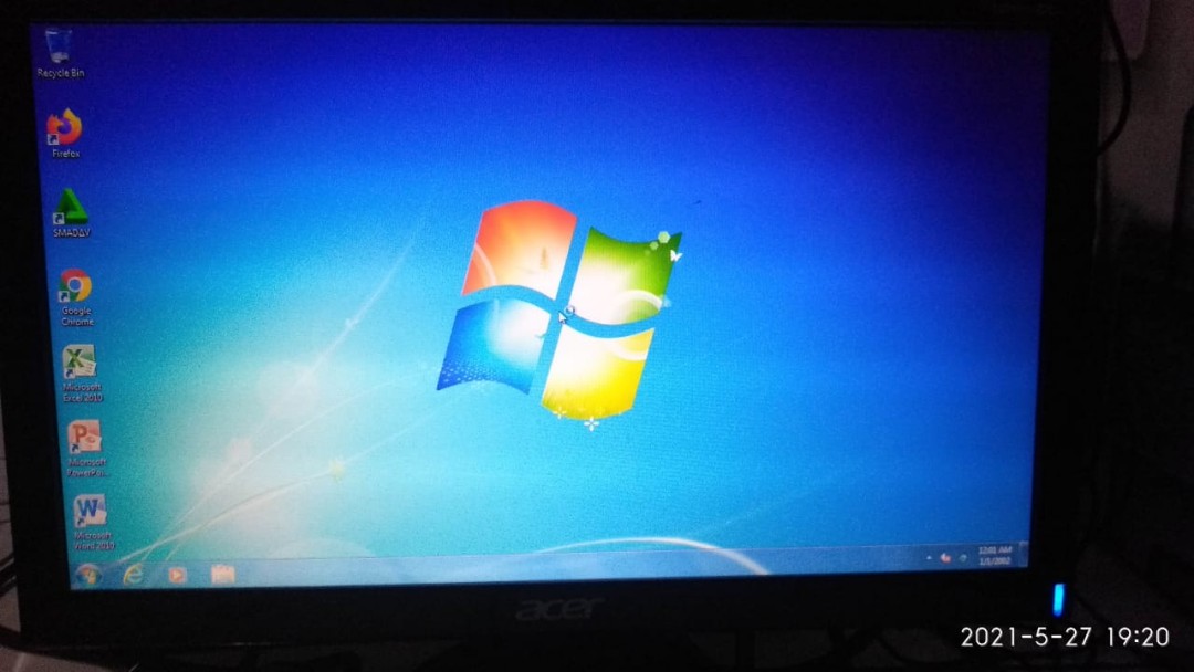 Komputer dan Monitor 1set, Elektronik, Komputer, Desktop di Carousell