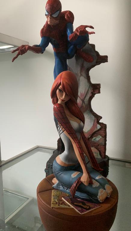 Marvel Spiderman And Mary Jane Polystone Statues By Sideshow