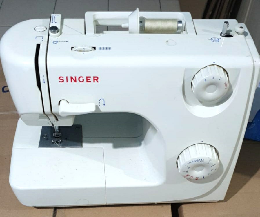 Singer Sewing Machine (Model 8280), Hobbies & Toys, Stationery & Craft ...