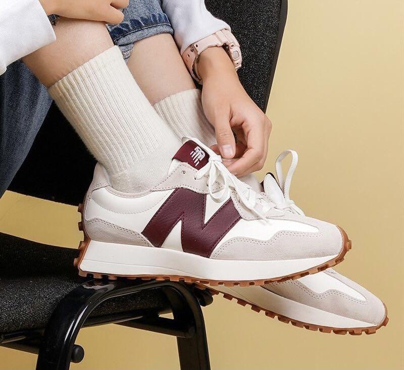 New balance 327 - KA 327ka ws327ka 酒紅色 皮 紅色, 女裝, 鞋, 拖鞋 - Carousell