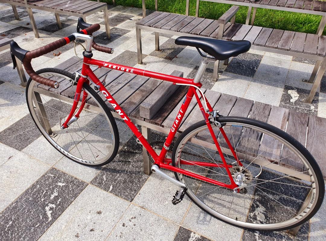 Vintage GIANT road bike, Sports Equipment, Bicycles & Parts, Bicycles ...