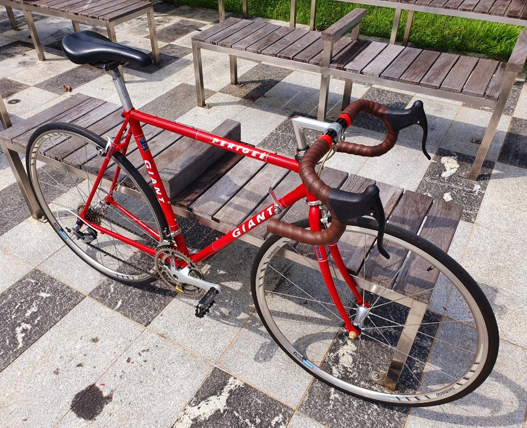 Vintage GIANT road bike, Sports Equipment, Bicycles & Parts, Bicycles ...