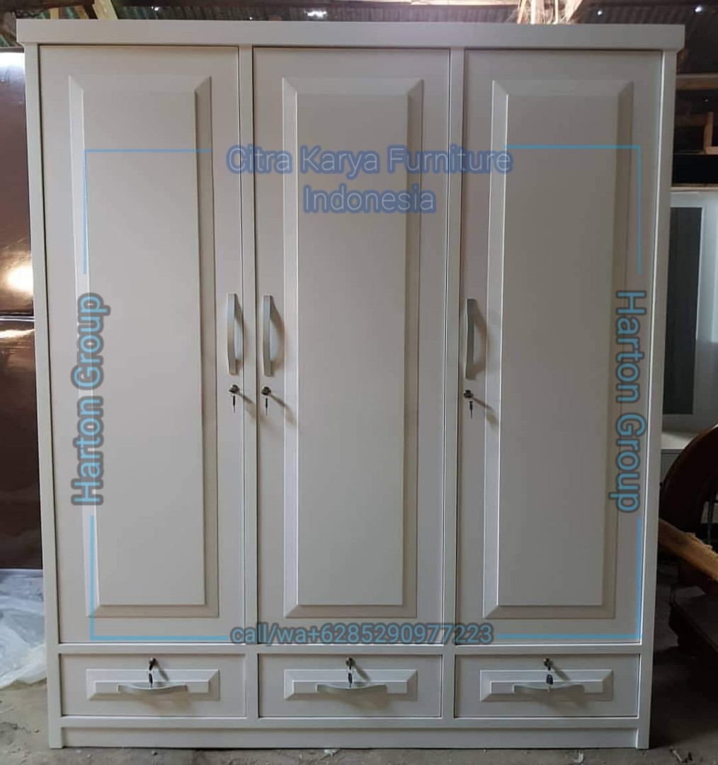 Lemari Pakaian 3 Pintu kayu, Perabotan Rumah di Carousell