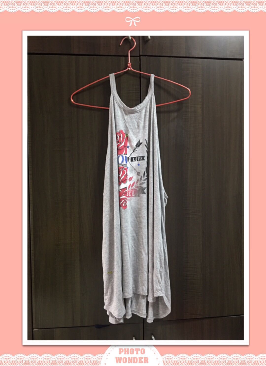 Loose Halter Top, Women's Fashion, Tops, Sleeveless on Carousell