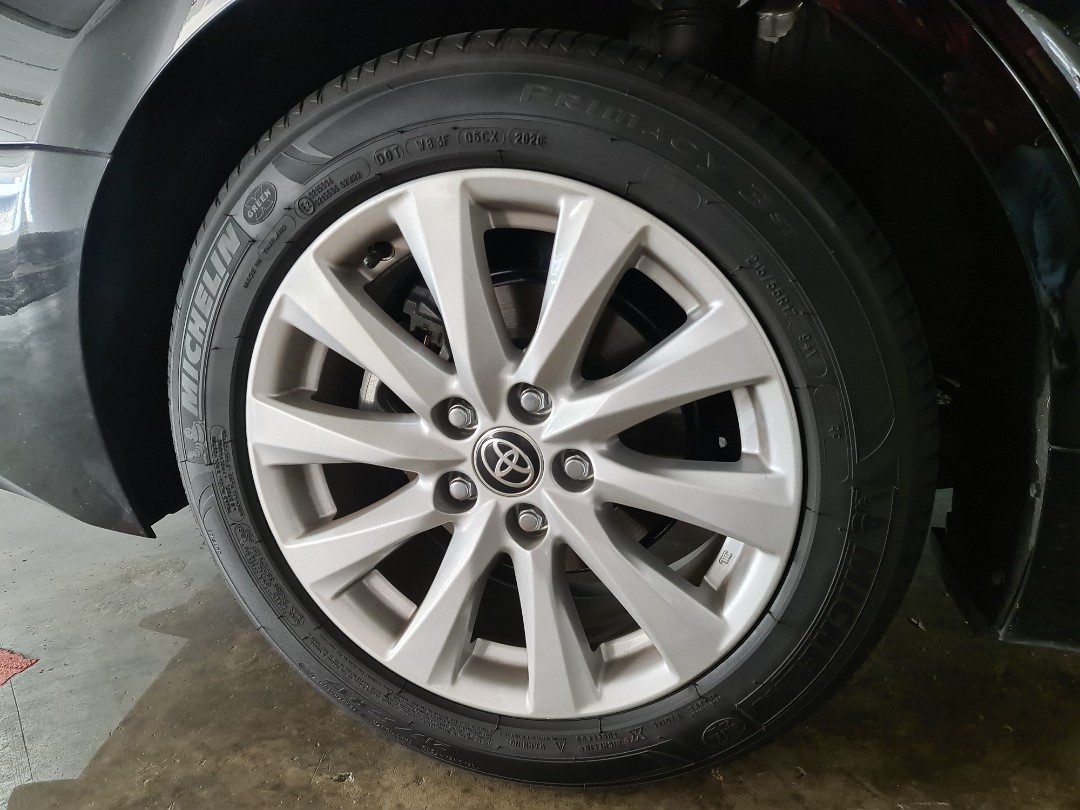 Original Toyota Camry 17" Stock Rims with Tyres, Car Accessories, Tyres ...