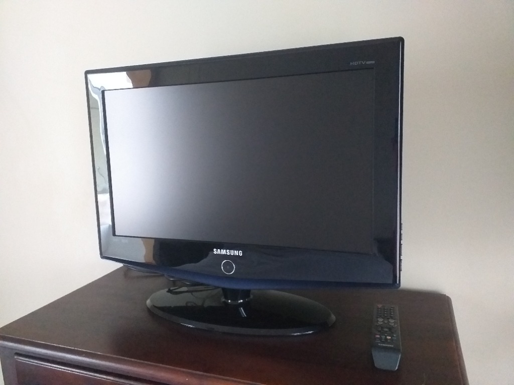 Samsung 26", TV & Home Appliances, TV & Entertainment, TV on Carousell