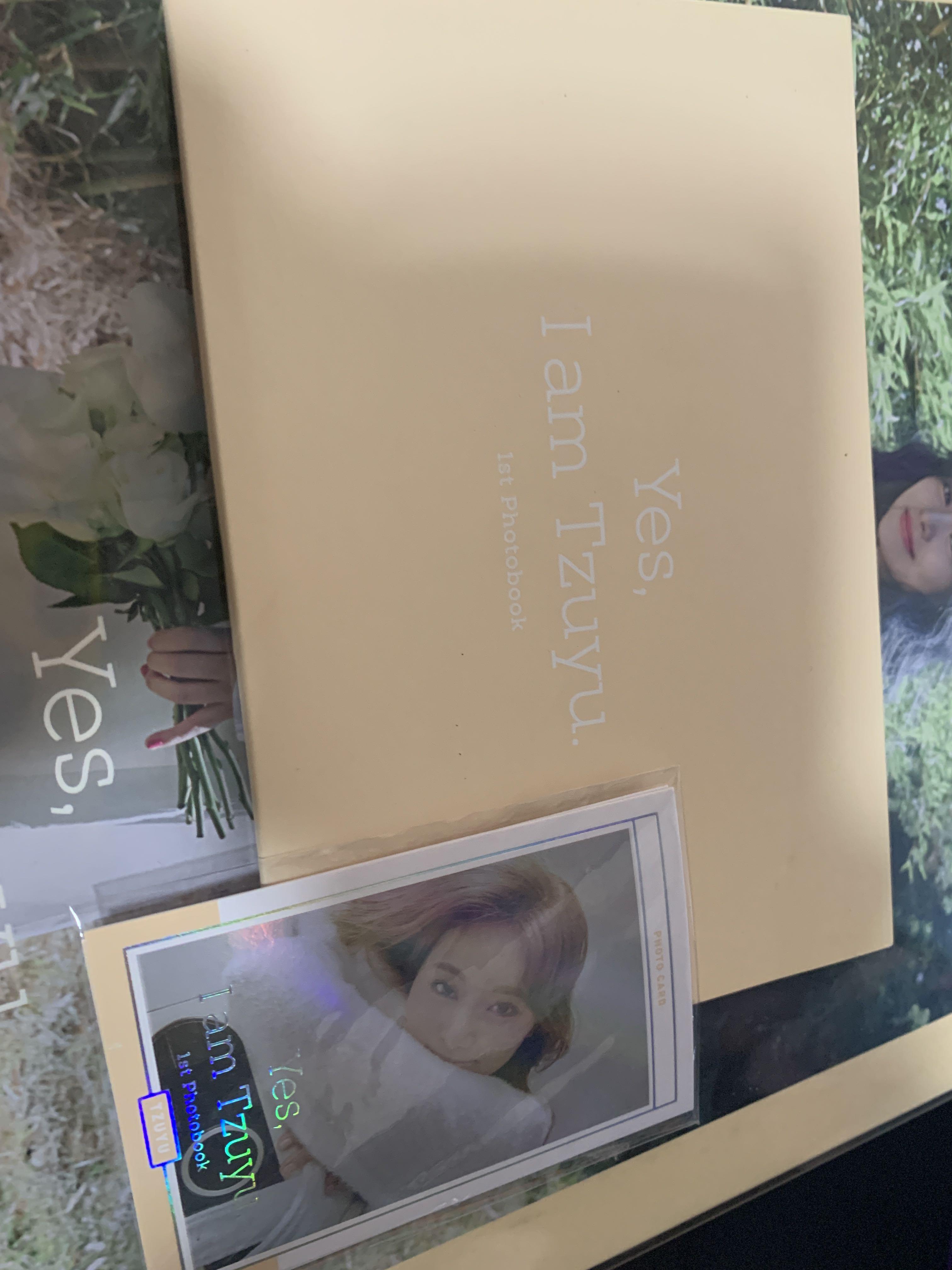 周子瑜 Yes I am Tzuyu 1st photobook 寫真 相冊 Twice, 興趣及遊戲, 收藏品及紀念品, 韓流 - Carousell