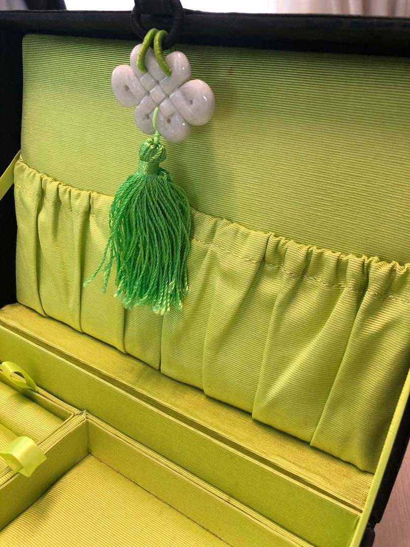 Shanghai Tang Silk Jewellery Box 上海灘首飾盒連玉扣, 名牌, 飾物及配件 - Carousell
