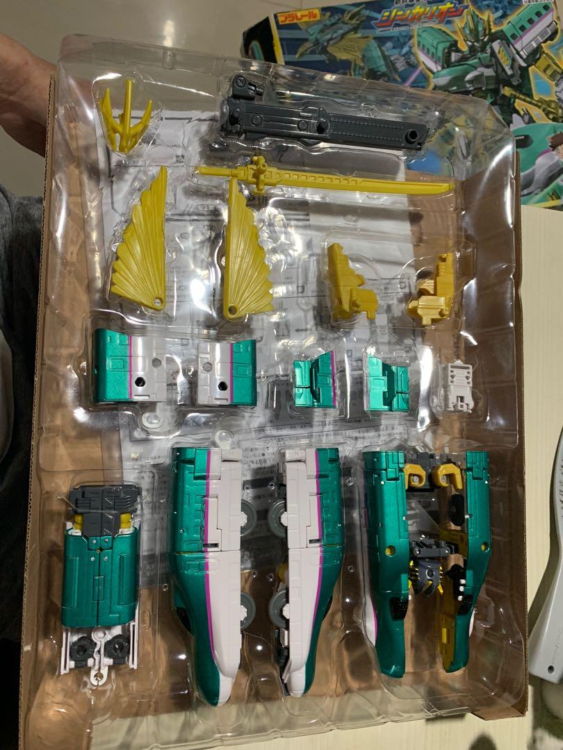 TAKARA TOMY 新幹線戰士 DXS101 E5 mk2 HAYABUSA 隼人, 興趣及遊戲, 玩具 & 遊戲類 - Carousell